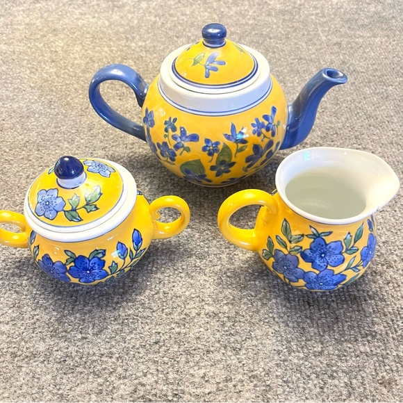 April Cornell | Kitchen | Vintage April Cornell Tea Set With Teapot ...